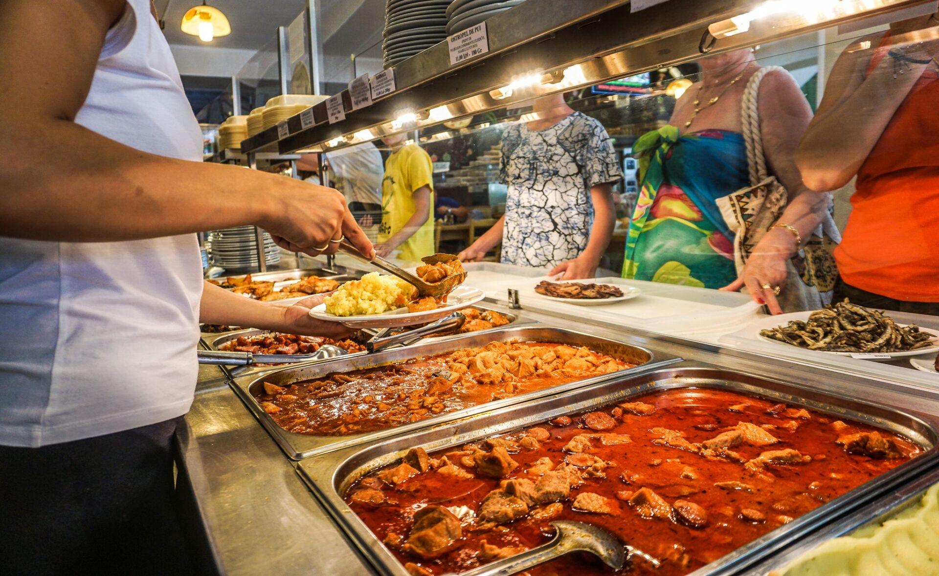 Muncă continuă pe litoral! Care este salariul unui angajat la „împinge ...
